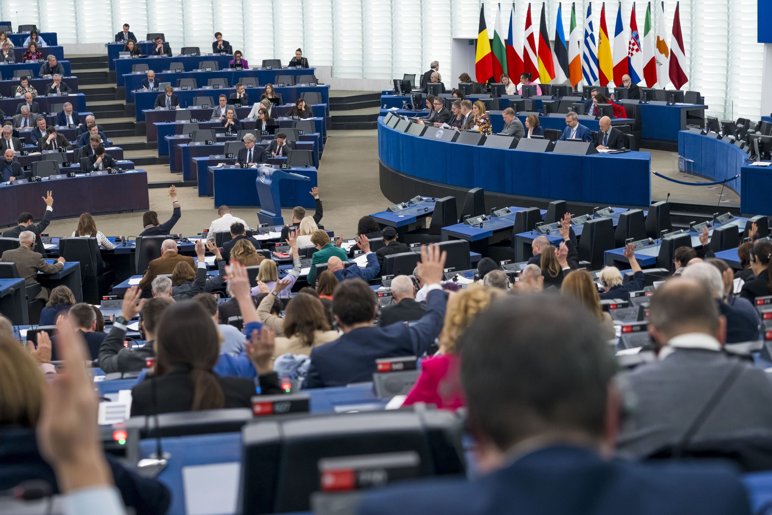 Ευρωκοινοβούλιο: "Σοβαρές ανησυχίες" για το κράτος δικαίου στην Ελλάδα ...