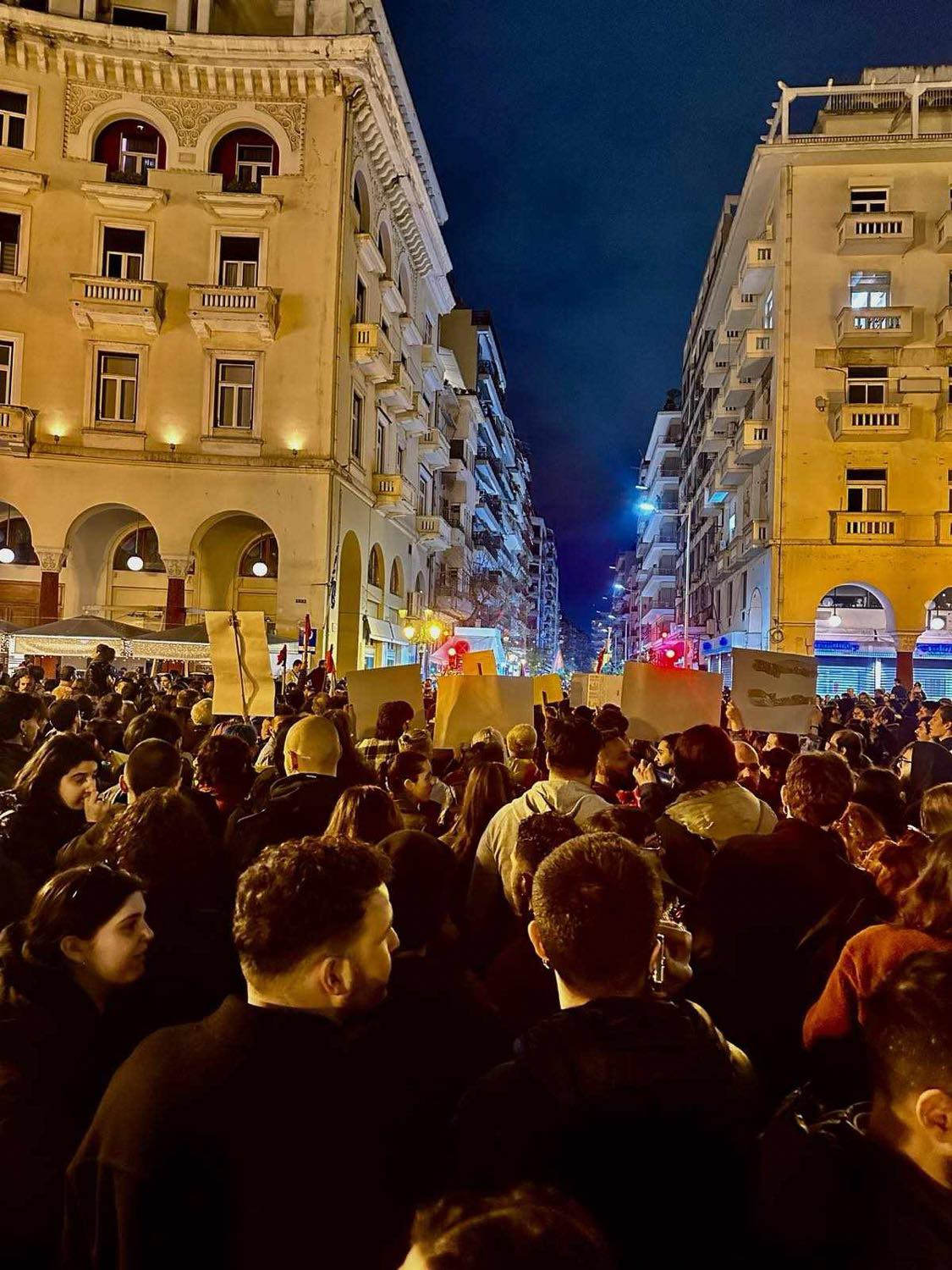 Τρανσφοβική επίθεση στην πλατεία Αριστοτέλους - fyi.news