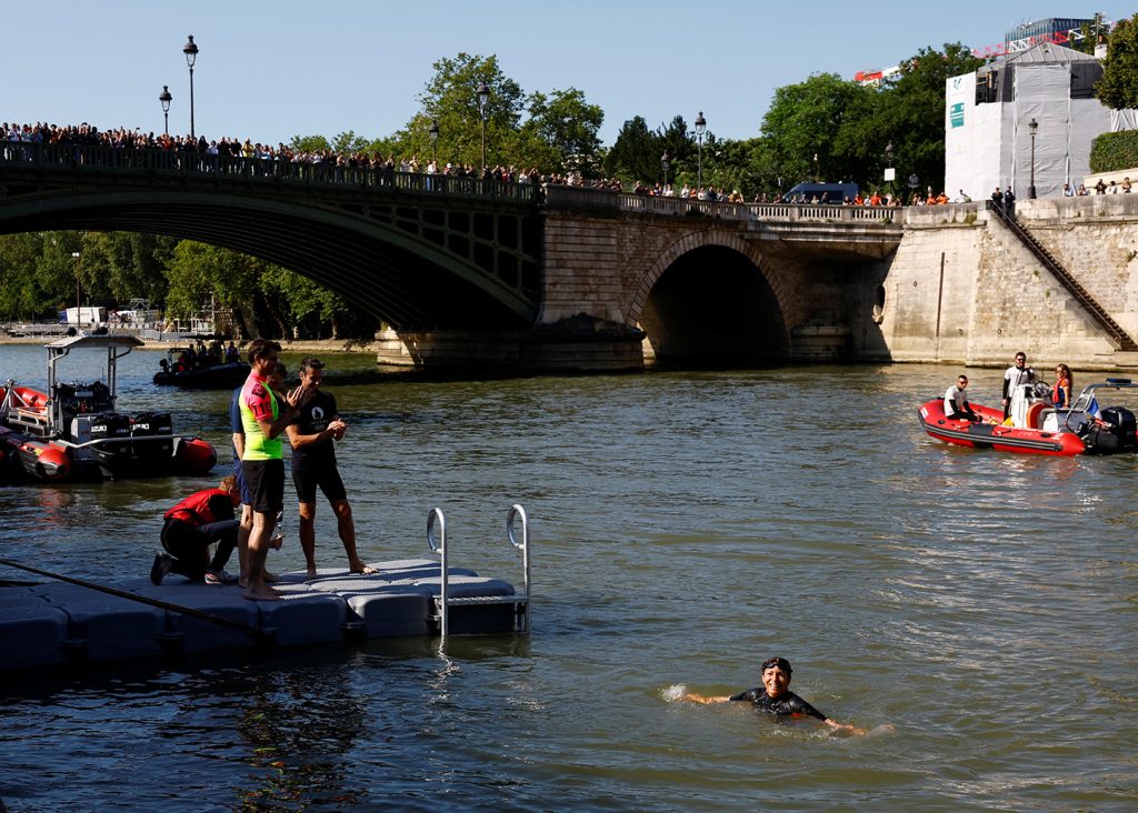 The Mayor of Paris dove into the Seine - FYI