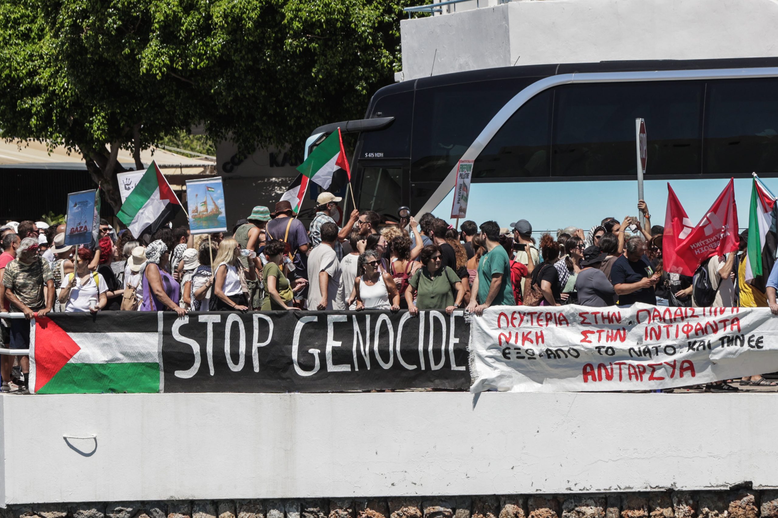 Tension in Agios Nikolaos during the arrival of the cruise ship "Crown Iris" - FYI